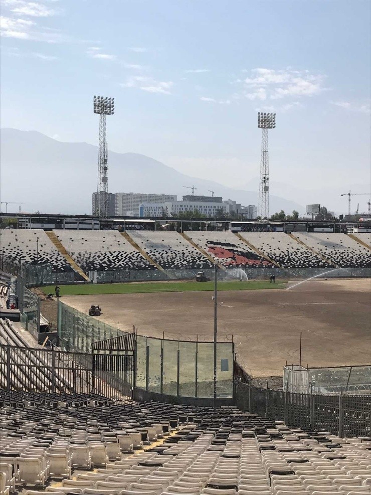 Colo Colo comienza con la resiembra del estadio Monumental