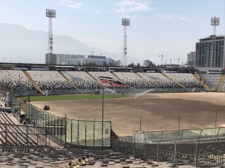 Colo Colo comienza con la resiembra del estadio Monumental